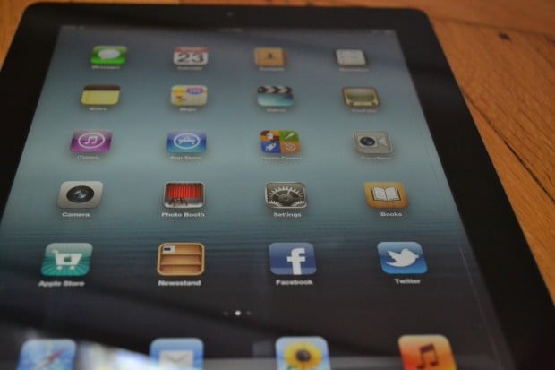 Dead Pixels Mar New iPad Retina Display (Photos)
