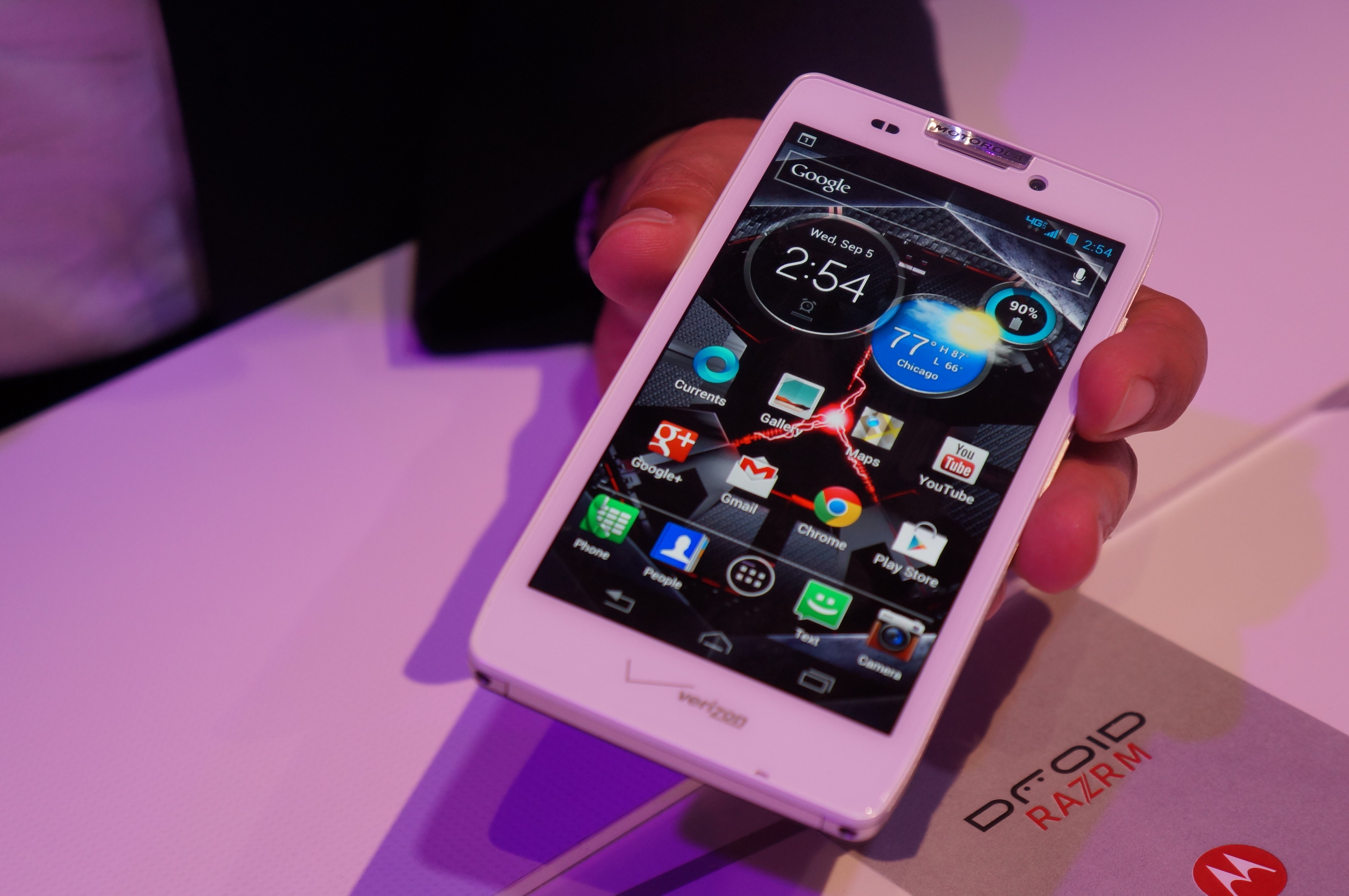 Motorola Droid RAZR MAXX HD and RAZR HD Hands On Video