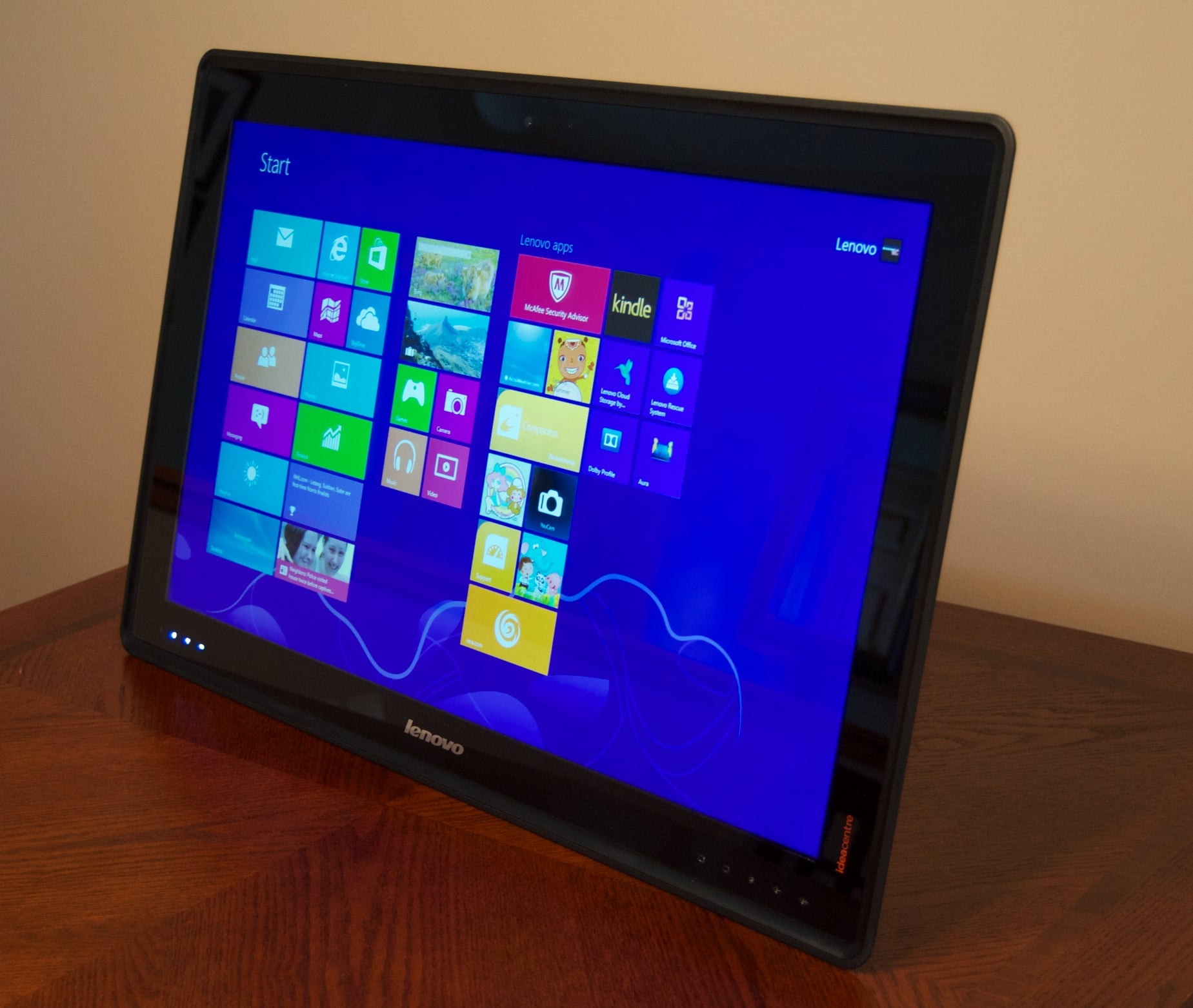 Hands On with Lenovo's Crazy 27-inch Horizon Table PC