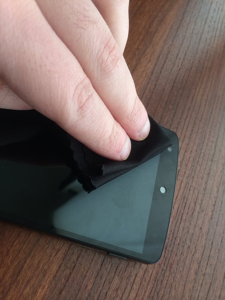 How to Clean Smartphone and Computer Screens the Right Way