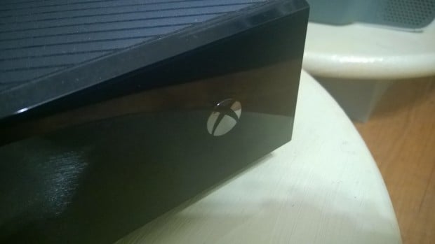 How to Play A Game & Watch TV on the Xbox One