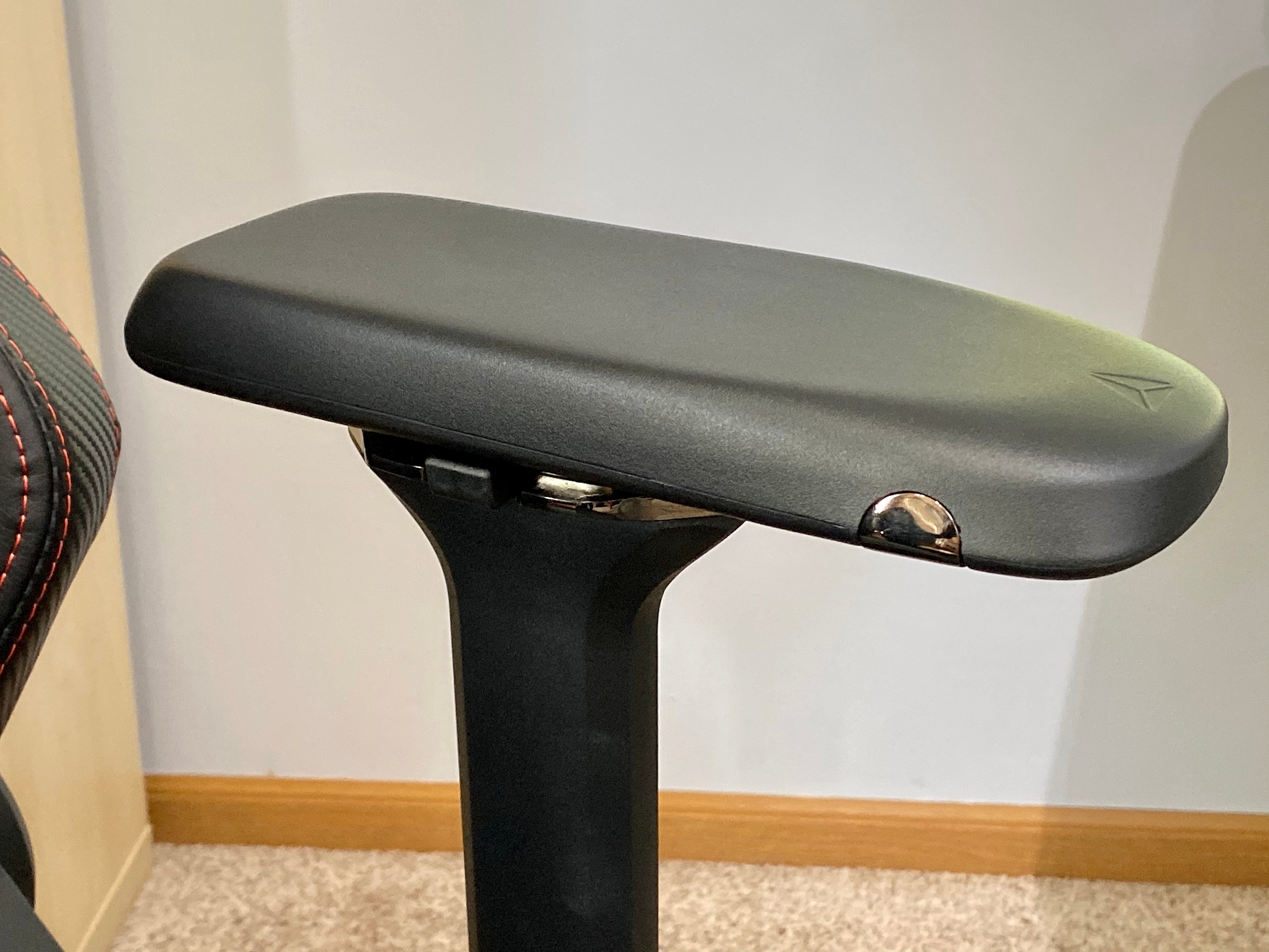 2020 Secretlab Omega Review