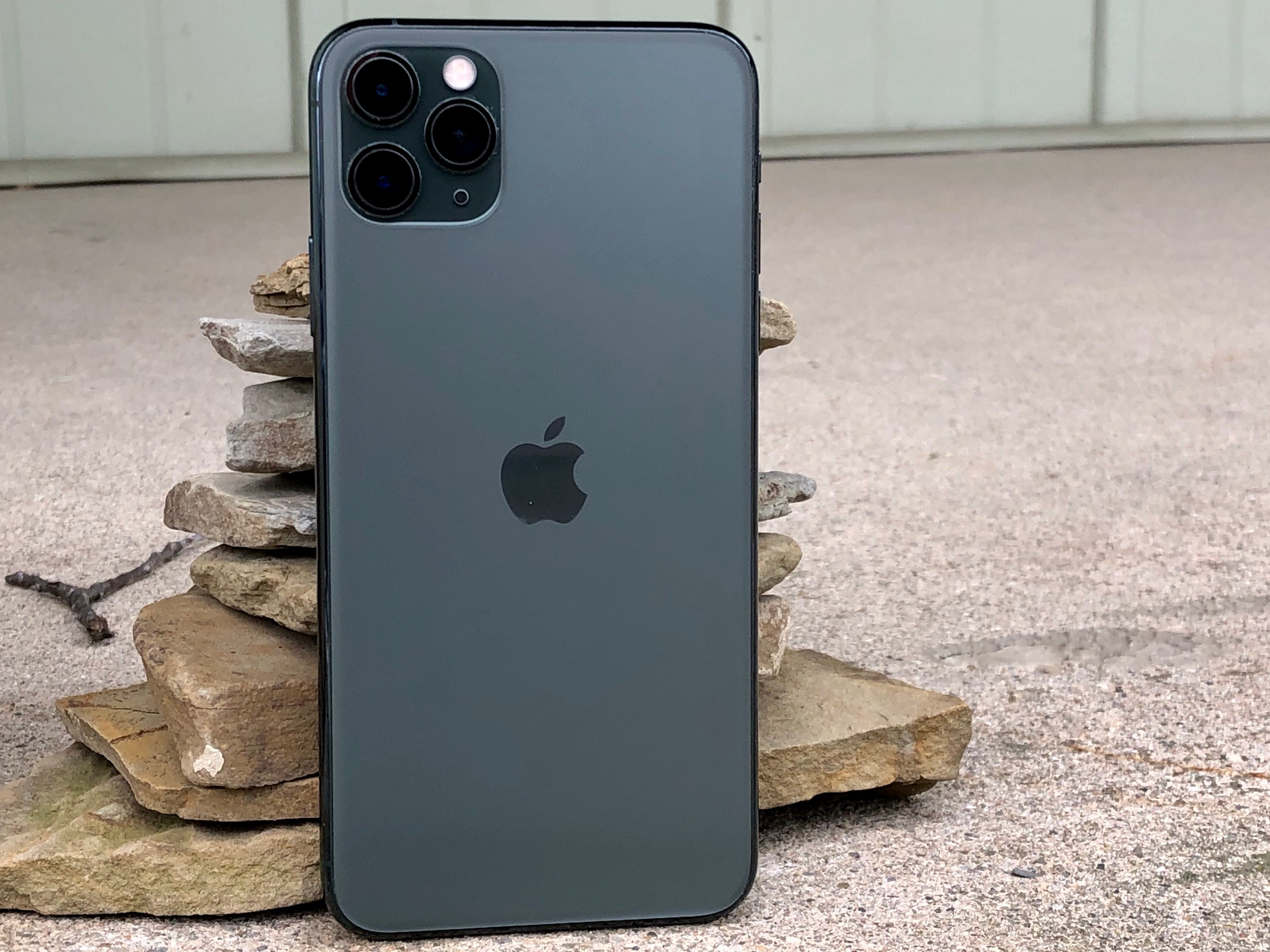iPhone 11 & iPhone 11 Pro Problems Drag Into June