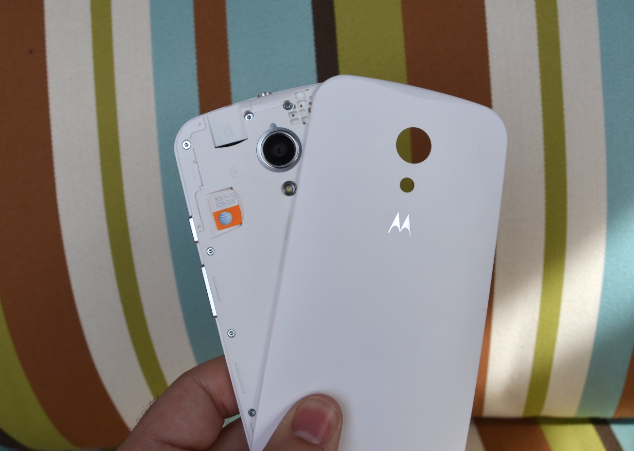 How to Insert a Sim Card on the Moto G