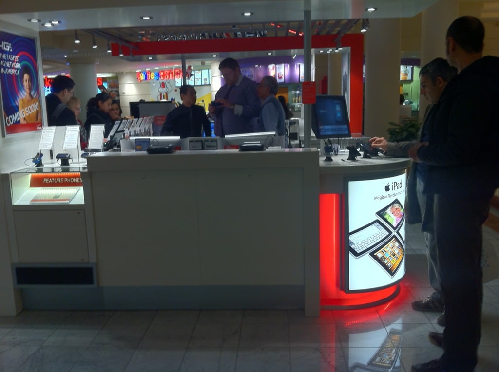 Verizon Droid Commercial Comes to Life at Mall